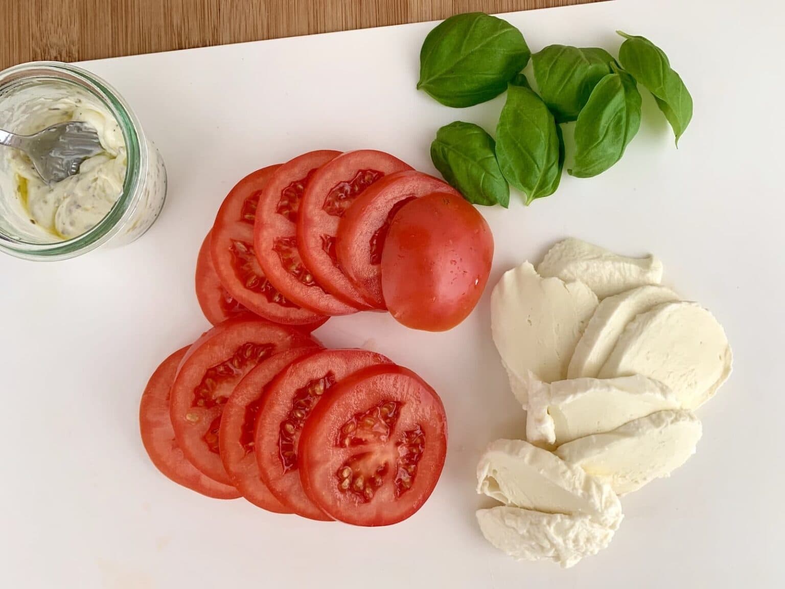 Tomate-Mozzarella-Sandwich im Baguette – OptiWelt